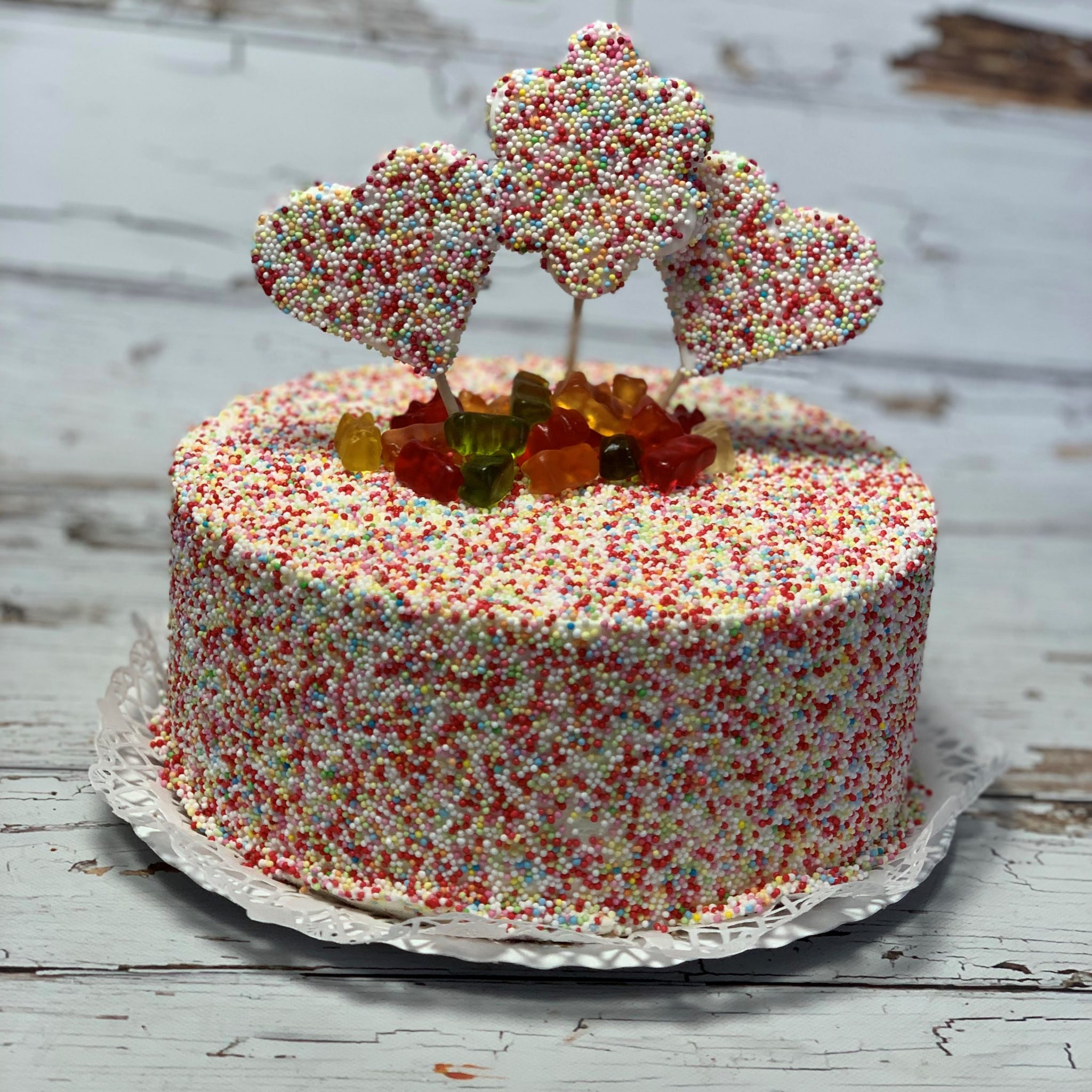 Színes cukorkás torta – StopCukrászda